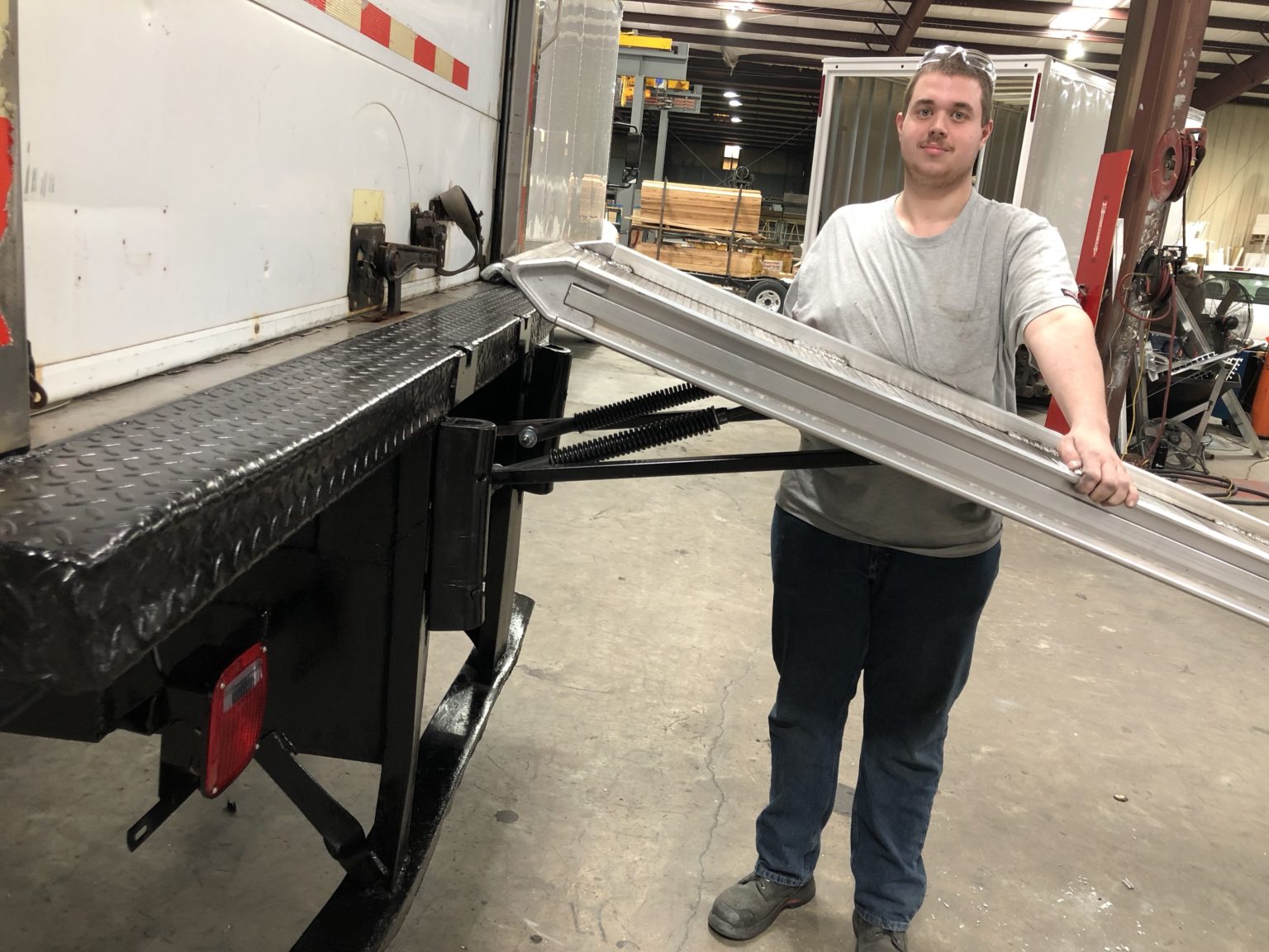 Dry Freight - Cutaway Van (16ft - FRP) - Complete Truck Bodies